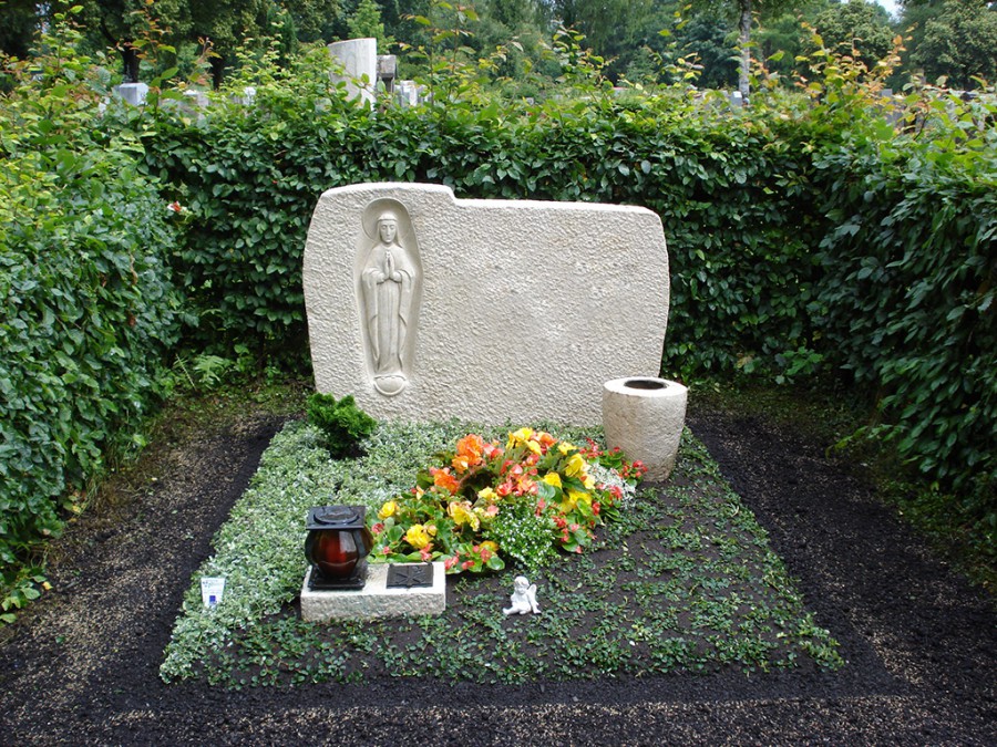 euonymus-bepflanzung-zweiteilig-diagonal-grabpflege-michael-brumm ...
